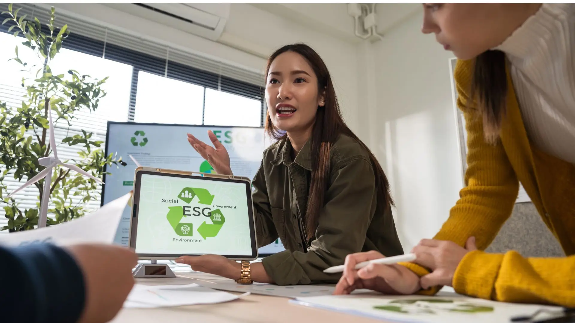 dibimbing.id - Penerapan ESG di Indonesia: Regulasi, Tantangan, dan Solusi